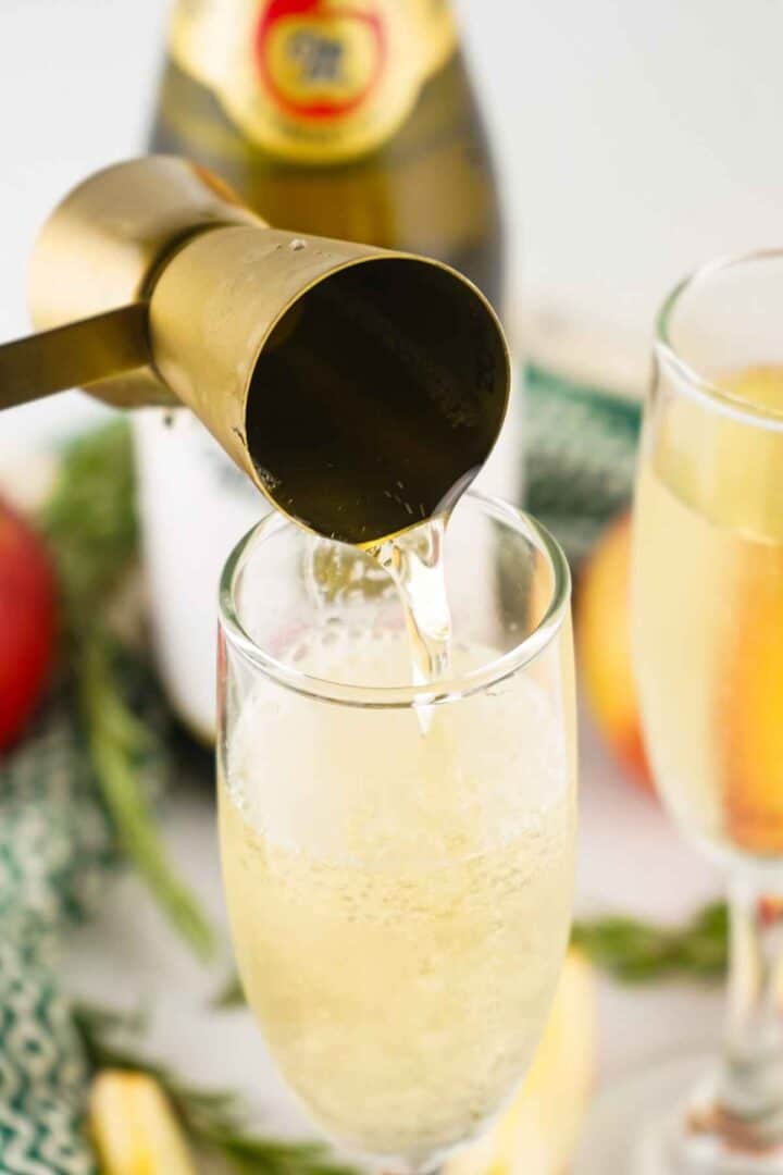 Easy Apple Cider Mimosa: A Delicious Fall Cocktail - Grumpy's Honeybunch