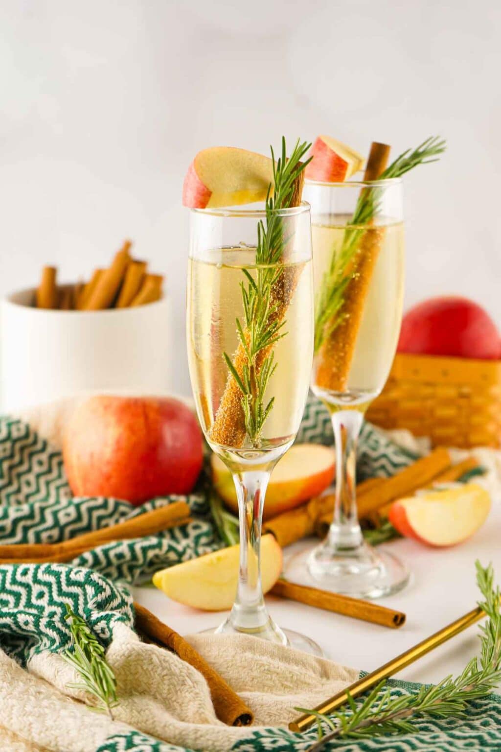 Easy Apple Cider Mimosa: A Delicious Fall Cocktail - Grumpy's Honeybunch